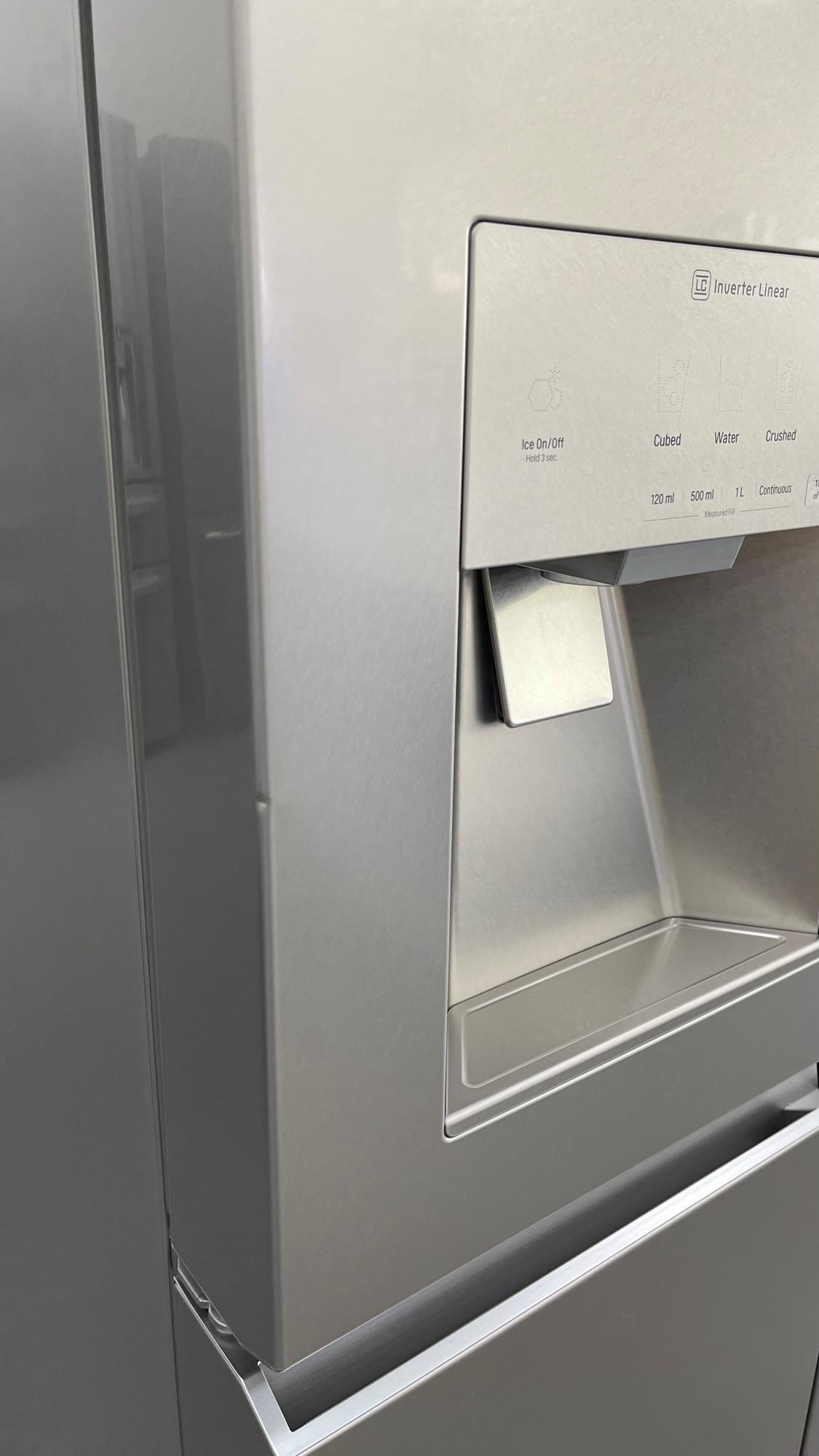 LG Signature 700L French Door Refrigerator - Appliance Outlet